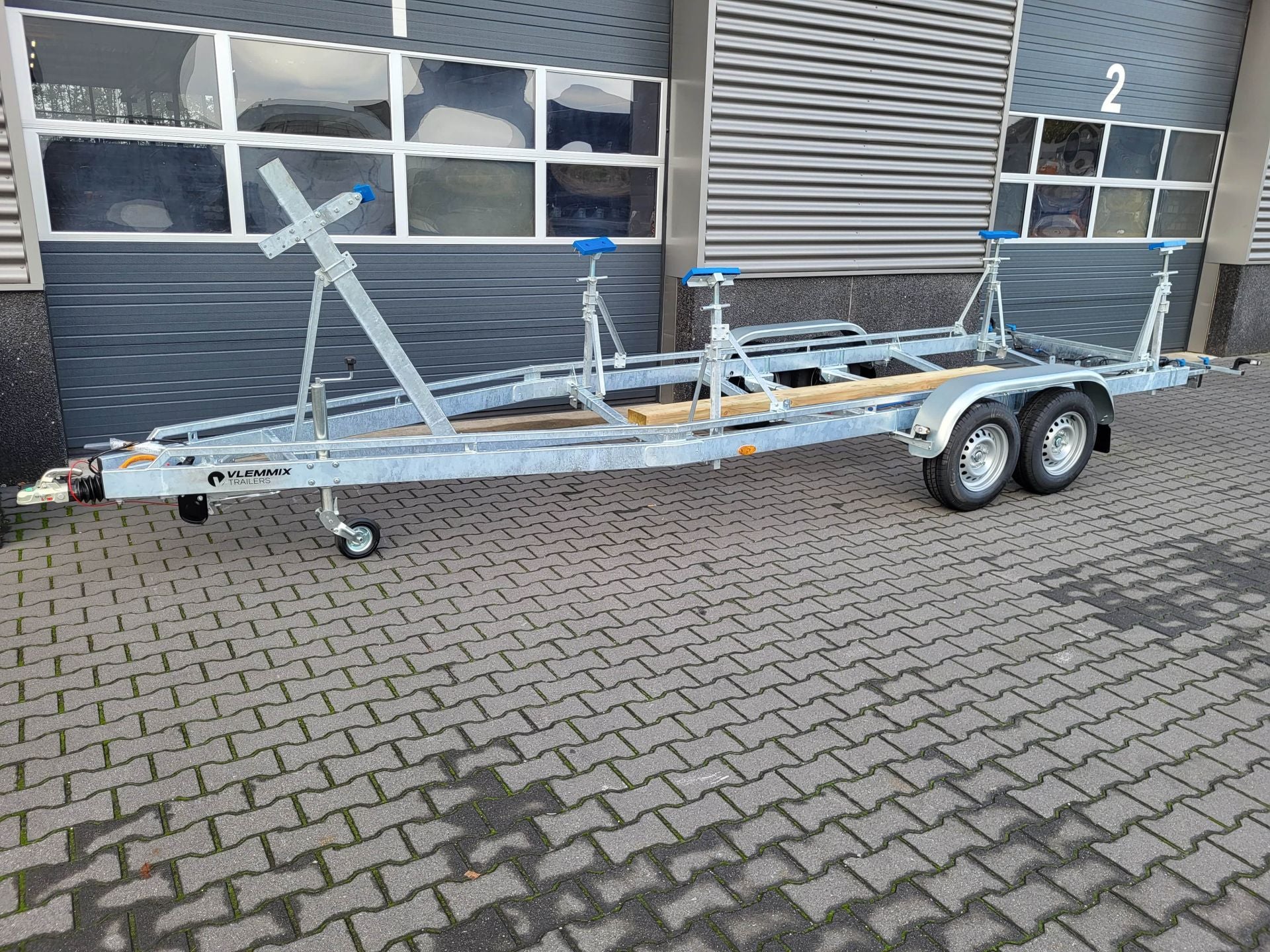 Remolque Velero 7,00 x 2,25 m - 2920 Kg - 2 ejes – Remolque.es